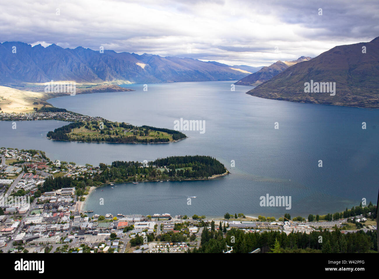Queenstown mountain ranges hi-res stock photography and images - Alamy
