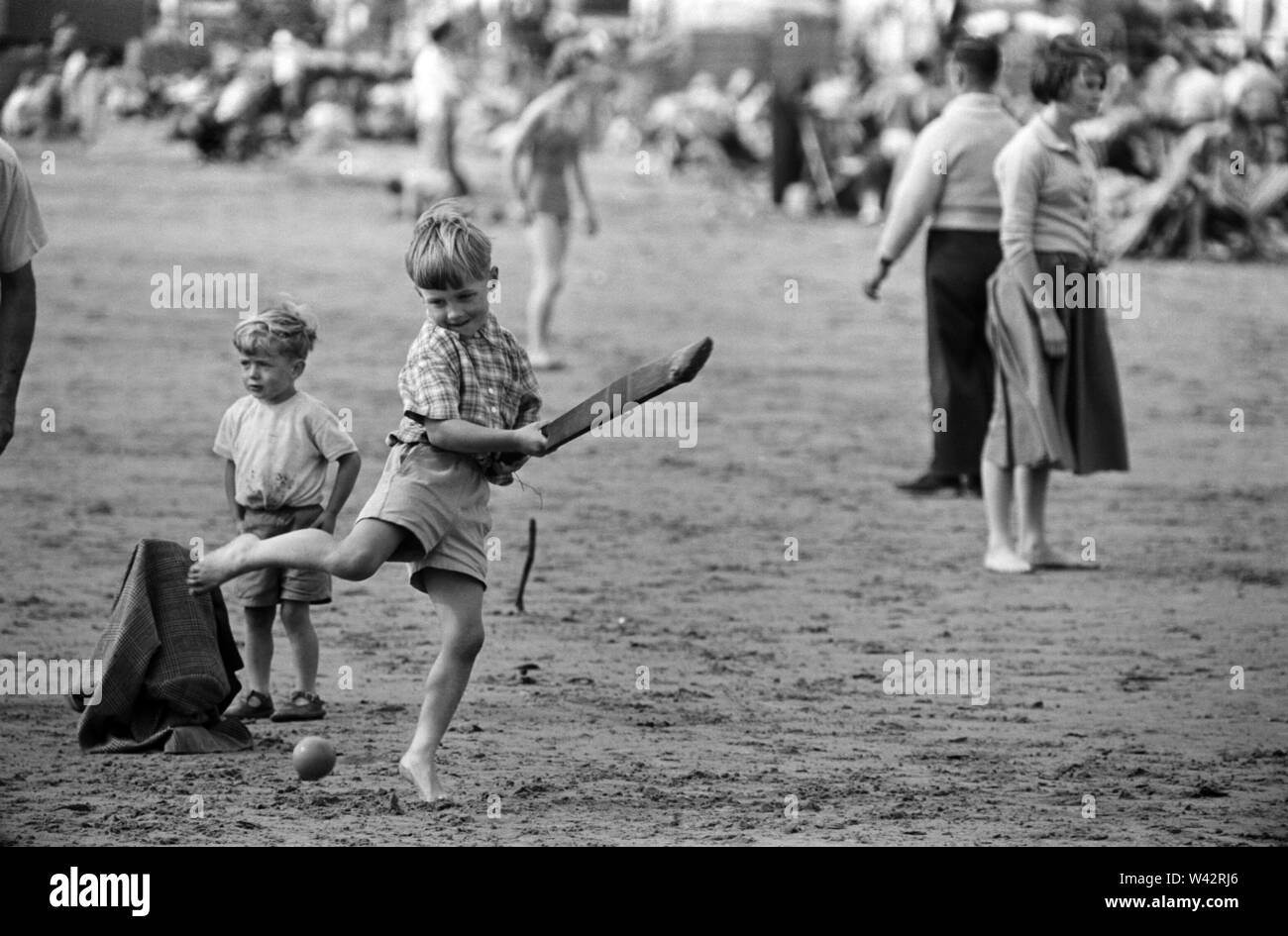 Children playing summer 1950s hi-res stock photography and images - Alamy