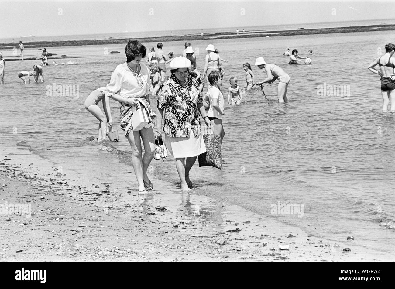 1970s family beach hi-res stock photography and images - Alamy