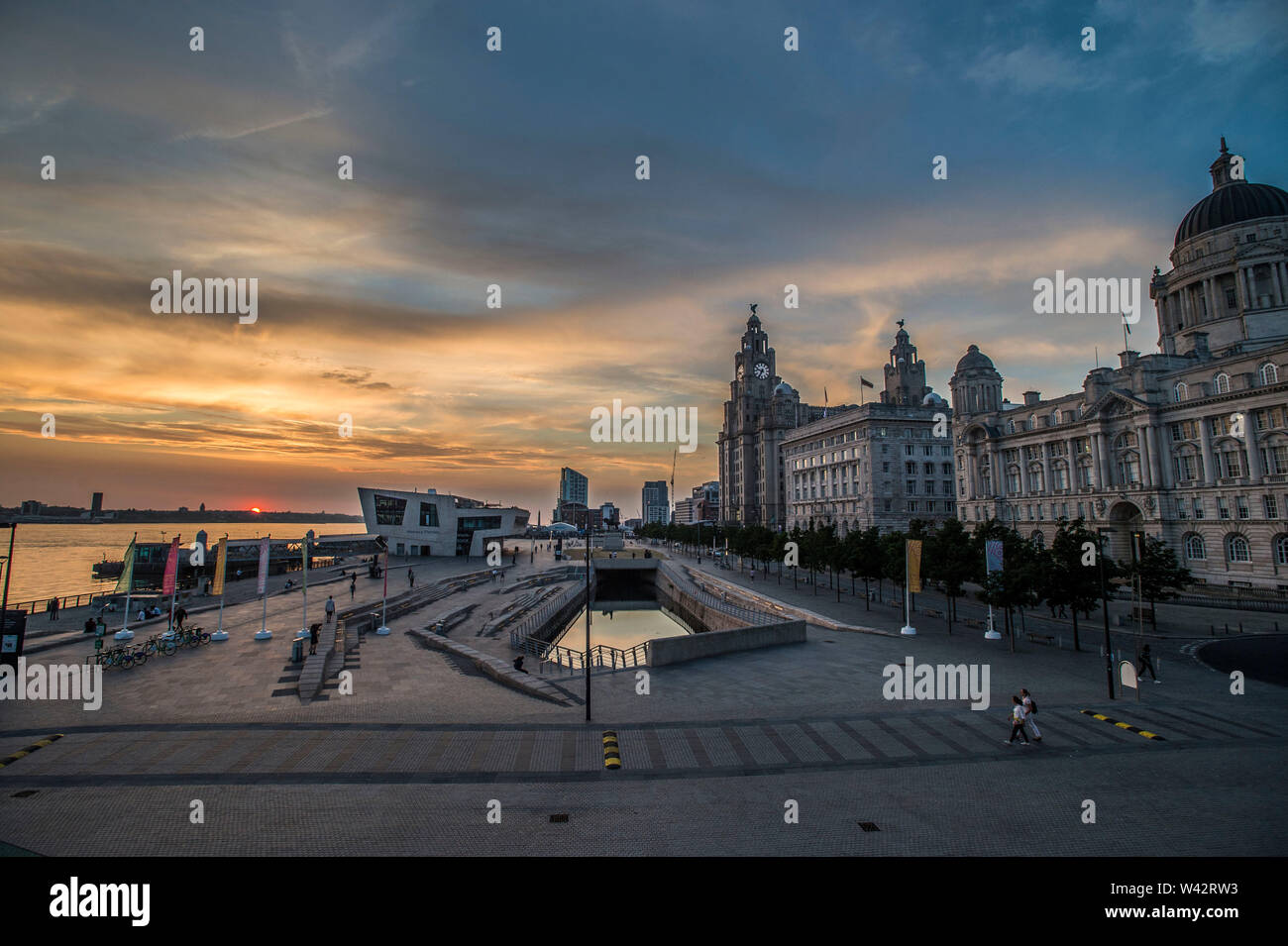 Amazing sunset from Liverpool's magnificent waterfront, as the summer ...