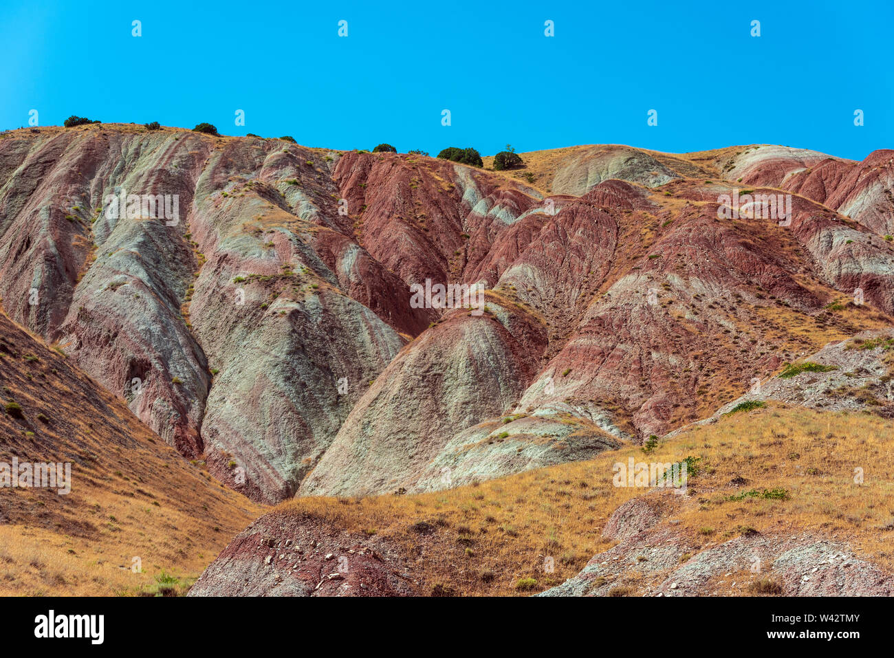 Amazing beautiful slopes of red mountains Stock Photo - Alamy