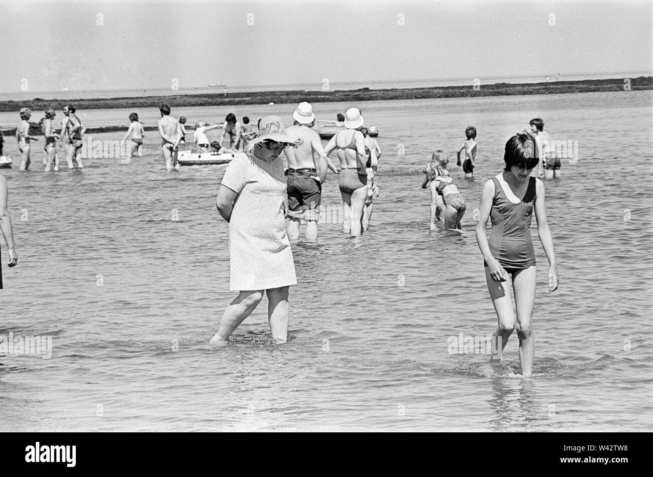 1970s family beach hi-res stock photography and images - Alamy