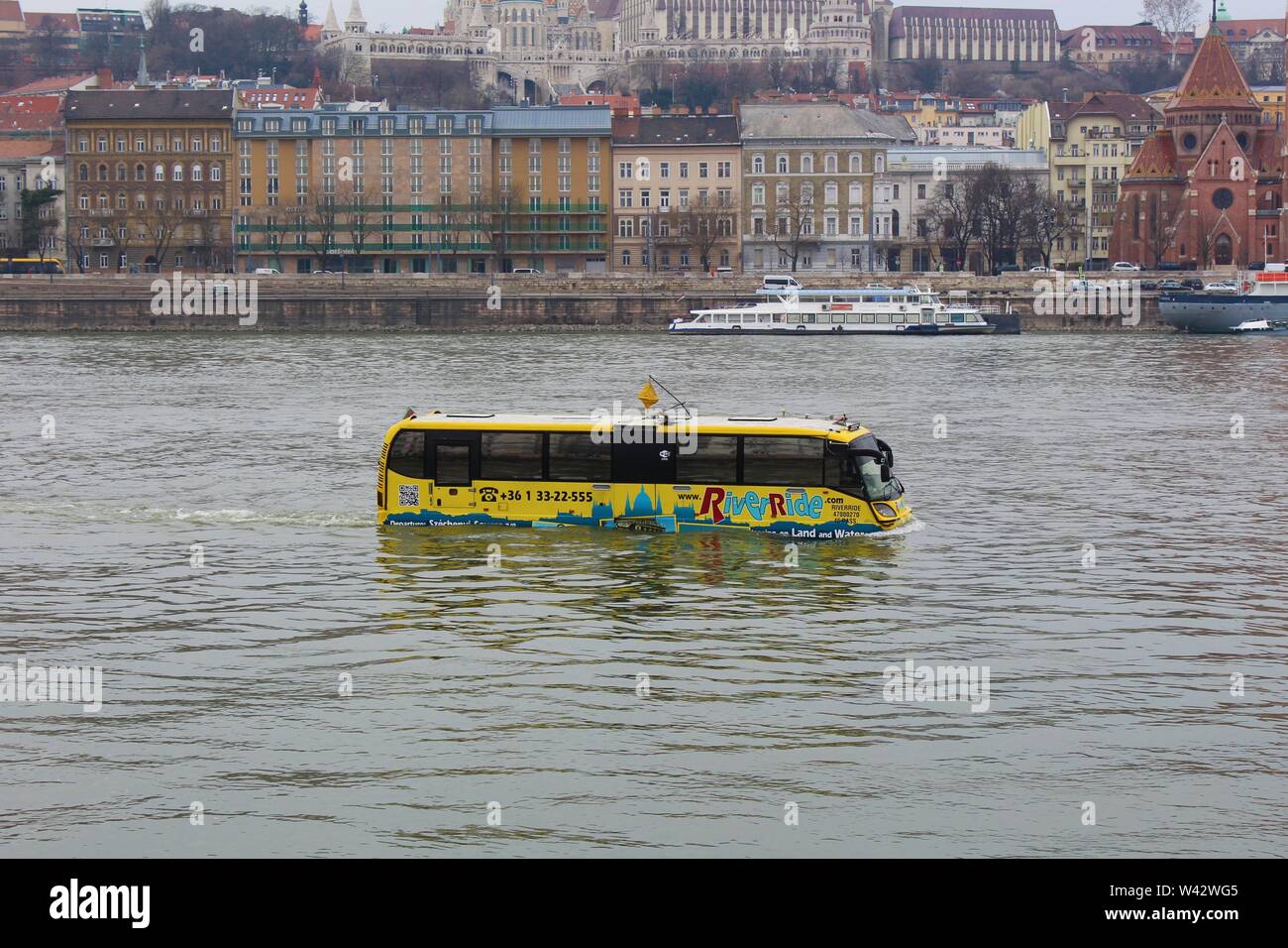 City sightseeing tour bus budapest hi-res stock photography and images ...