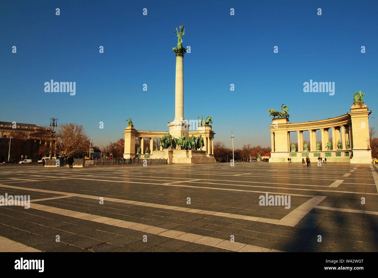 Budapest monuments hi-res stock photography and images - Alamy