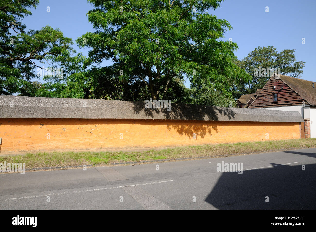 Thatched wall, Dorchester on Thames, Oxfordshire Stock Photo - Alamy