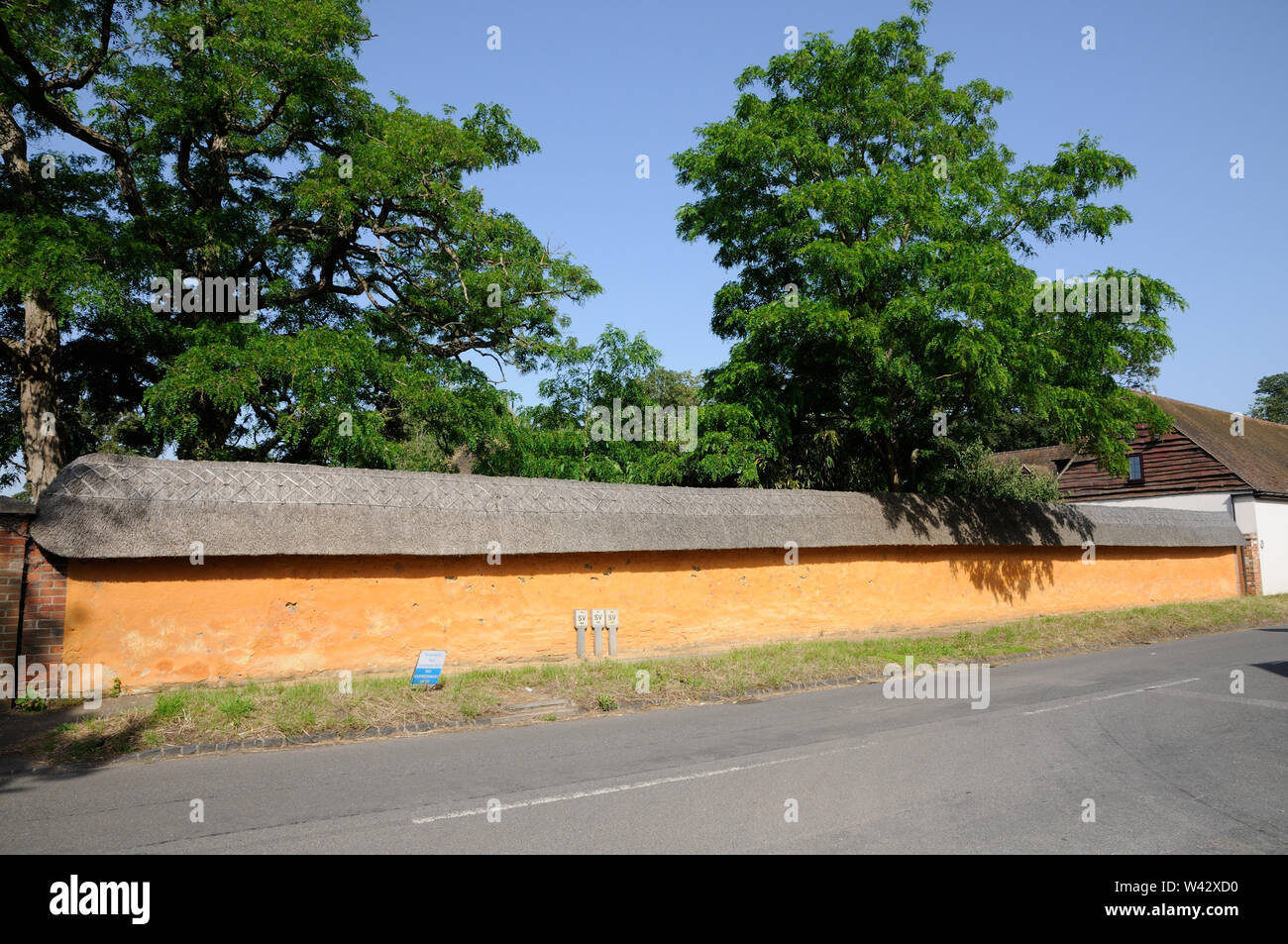 Thatched wall, Dorchester on Thames, Oxfordshire Stock Photo - Alamy