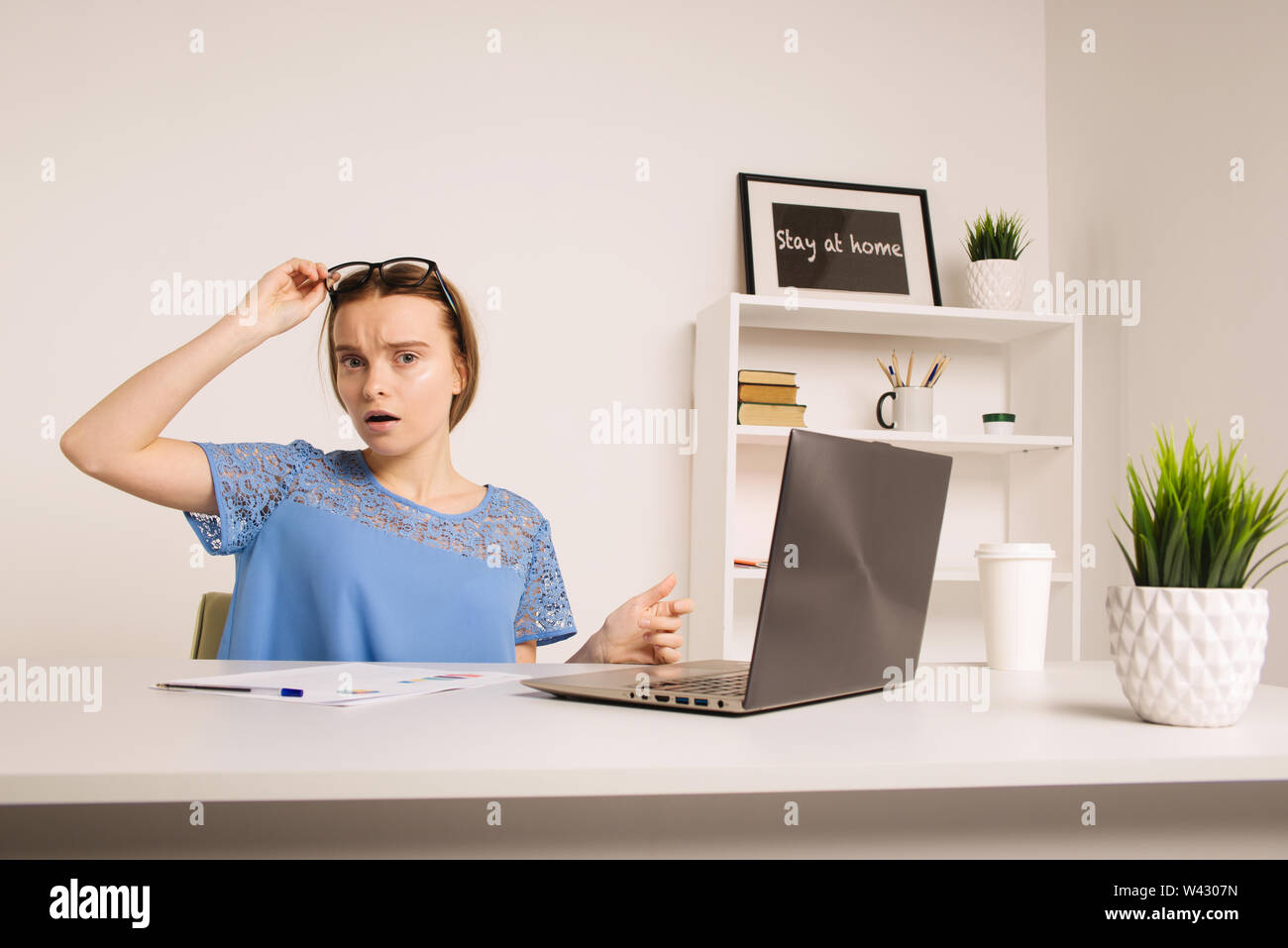 Shocked Angry Yelling Woman High Resolution Stock Photography and ...