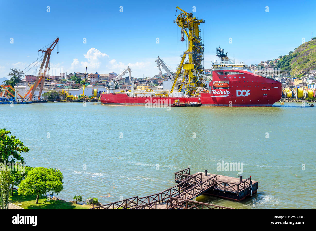 Offshore work vessels hi-res stock photography and images - Alamy