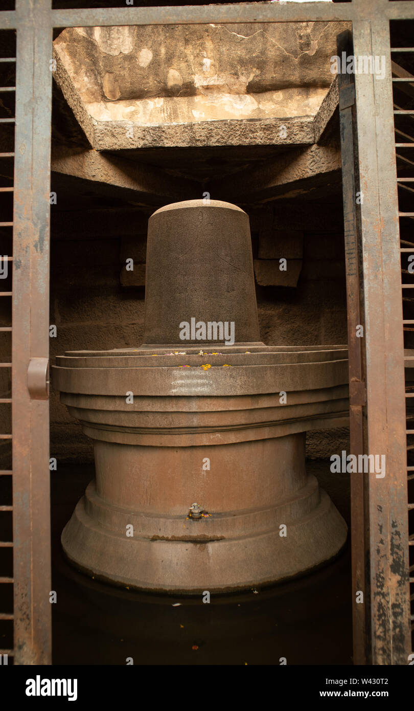 Lingam linga hi-res stock photography and images - Alamy