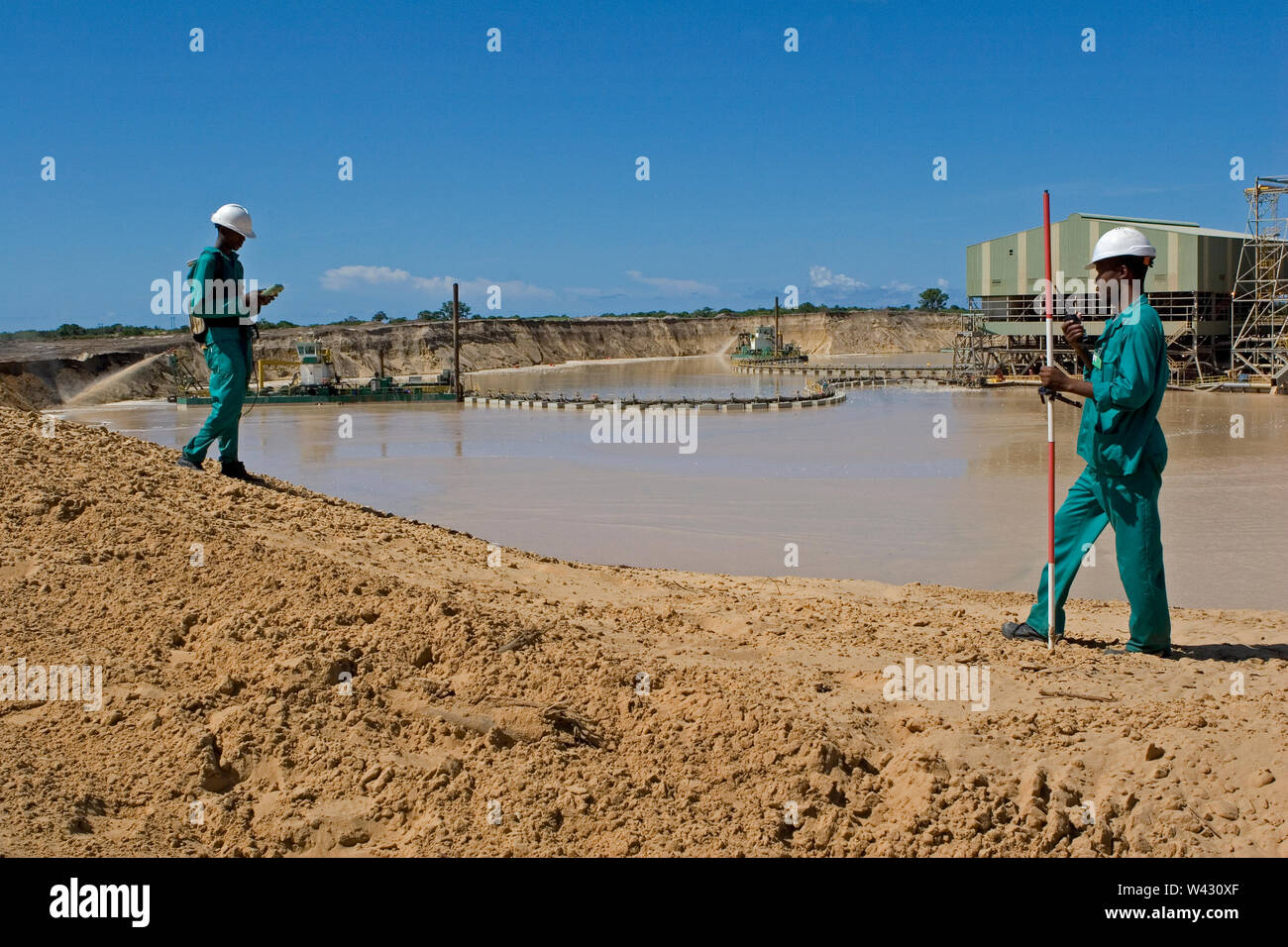 Managing & transporting of titanium mineral sands at mine site. Mining ...
