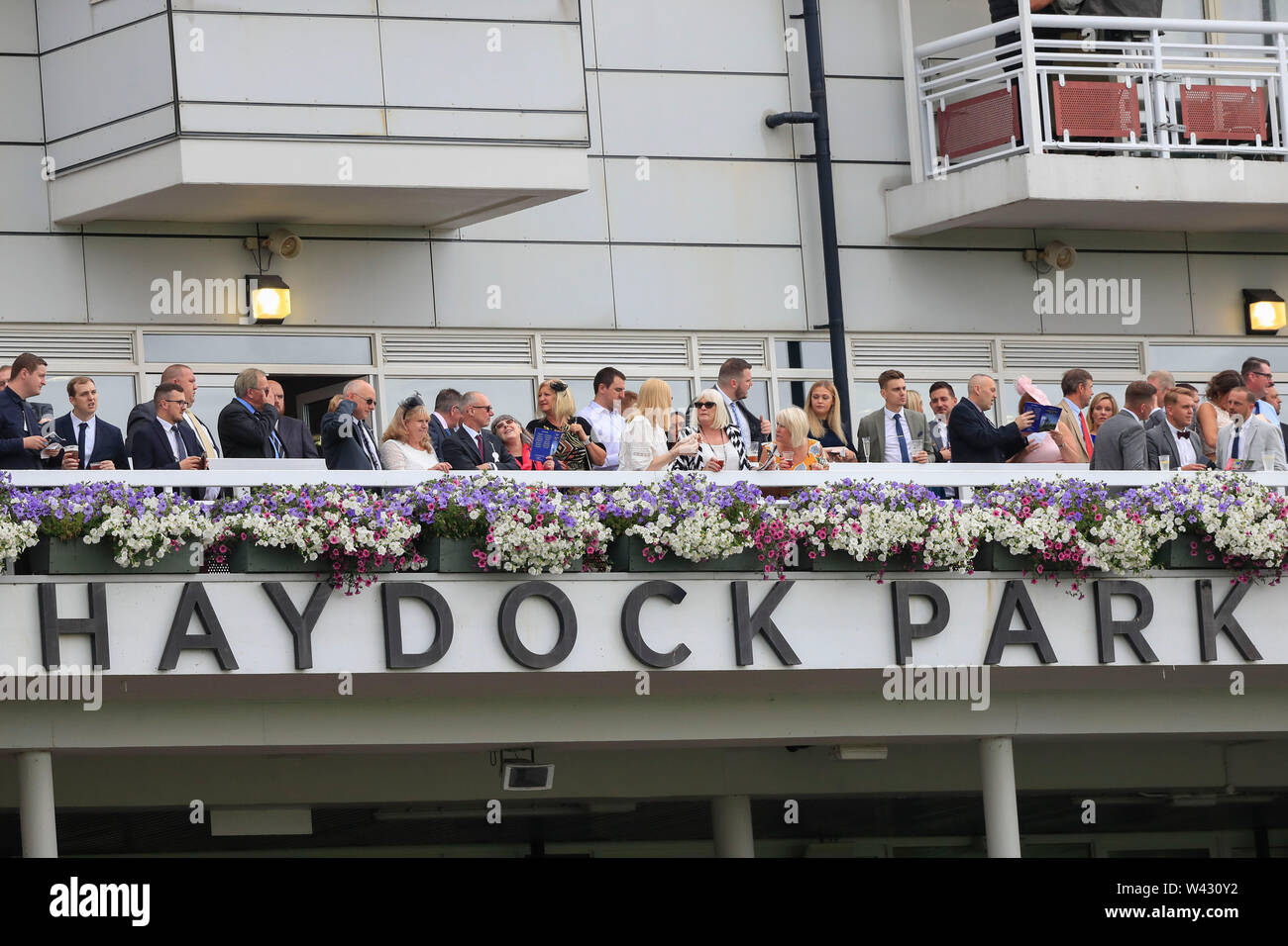 Haydock races hi-res stock photography and images - Alamy