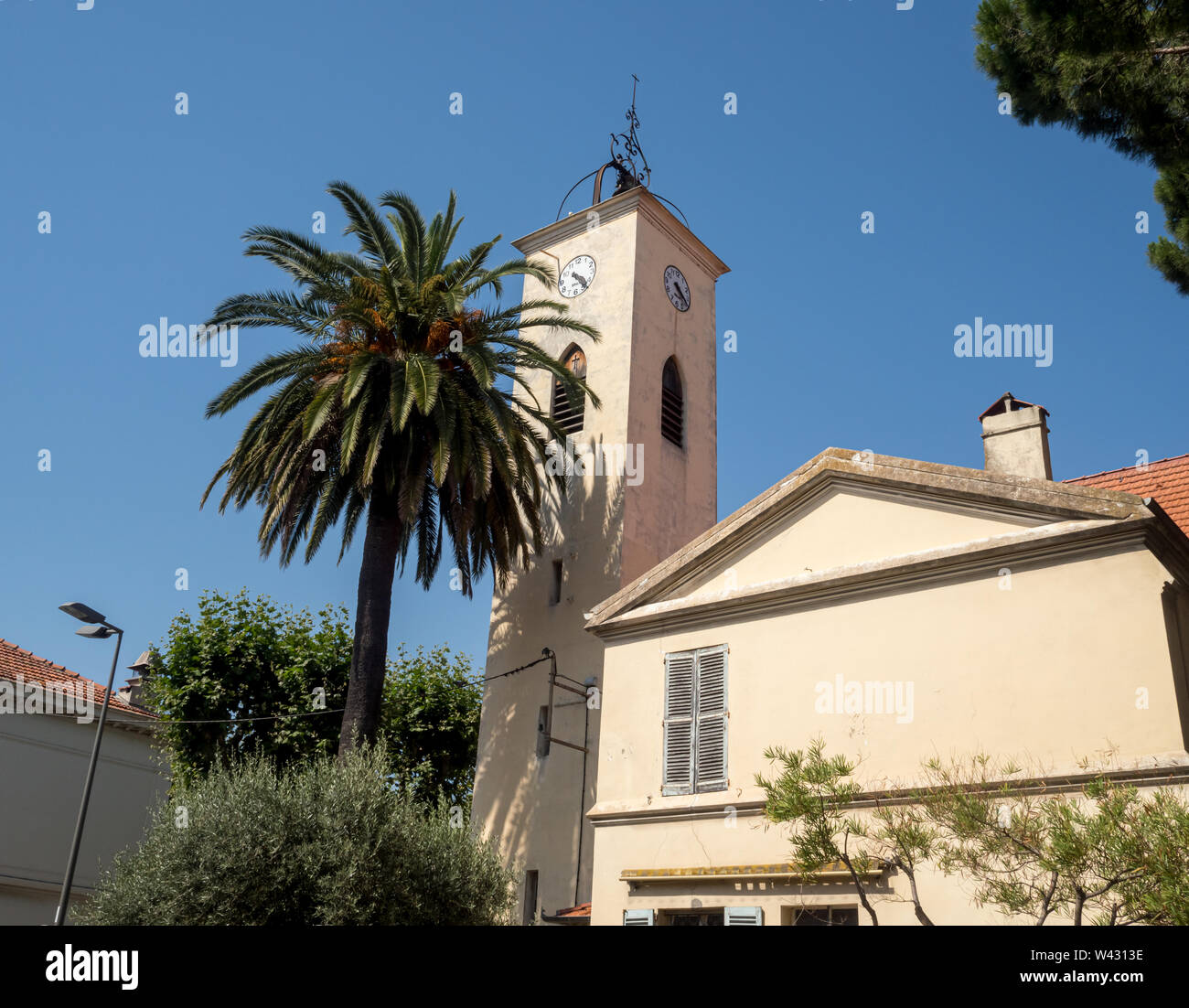 Small french church hi-res stock photography and images - Alamy