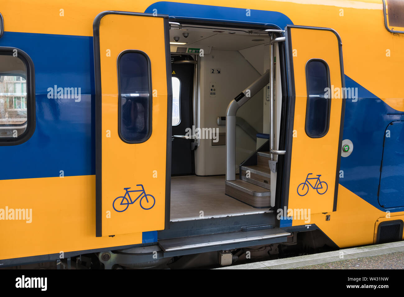 Train at Dutch railway platform with open door Stock Photo - Alamy