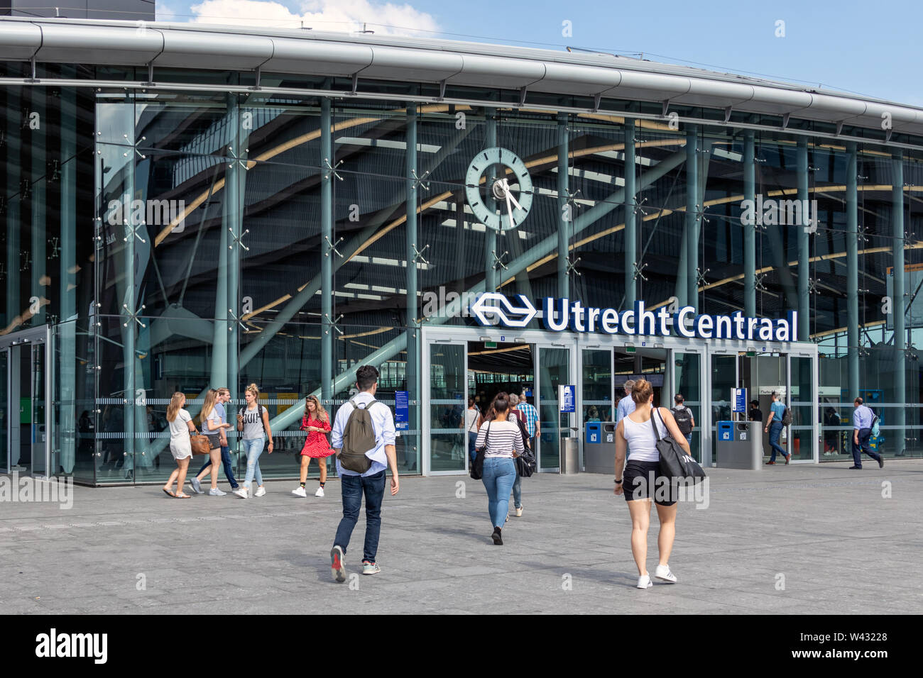 Travellers at Dutch railway station Utrecht Centraal Stock Photo - Alamy
