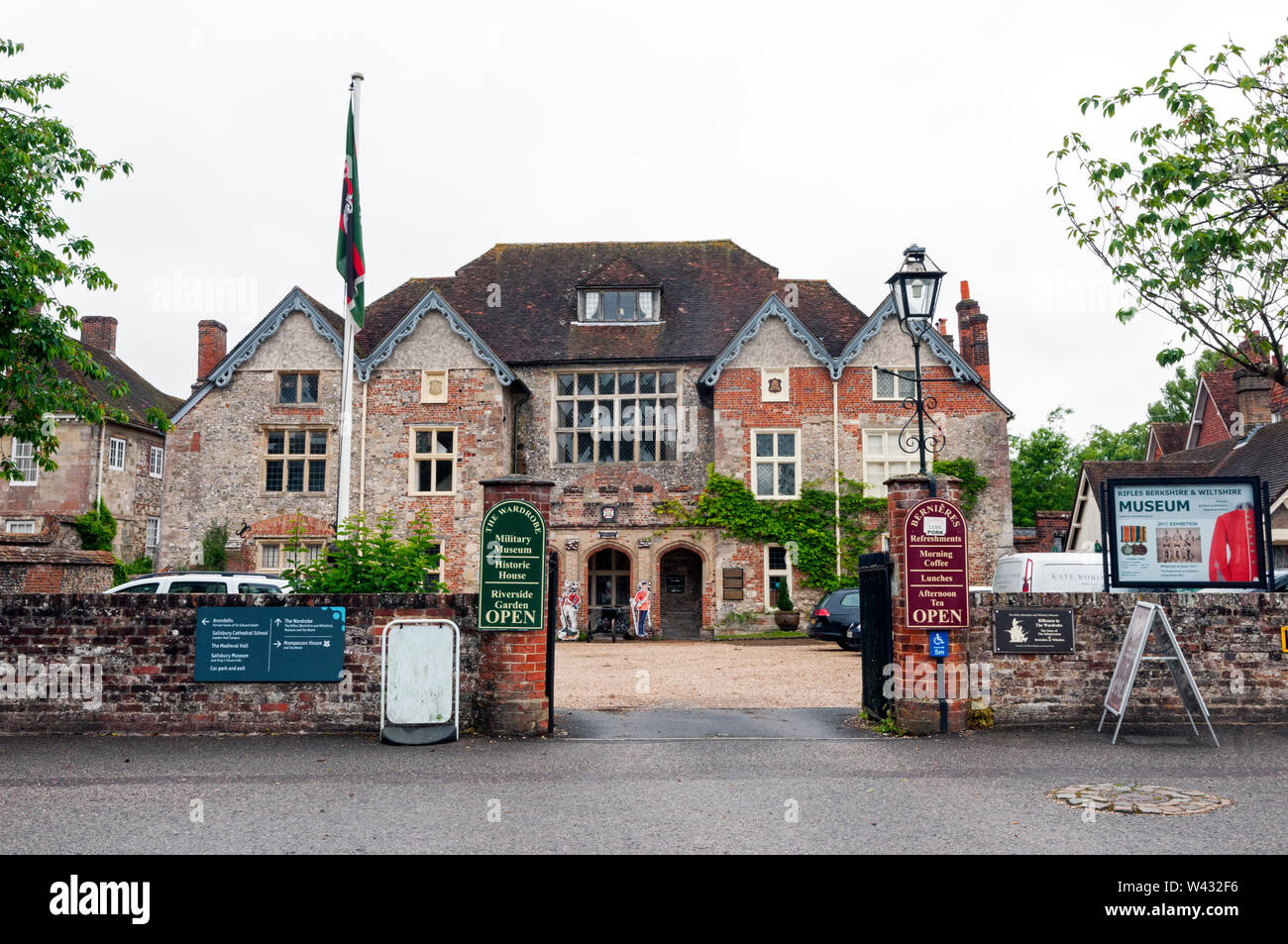 Salisbury museum cafe hi-res stock photography and images - Alamy