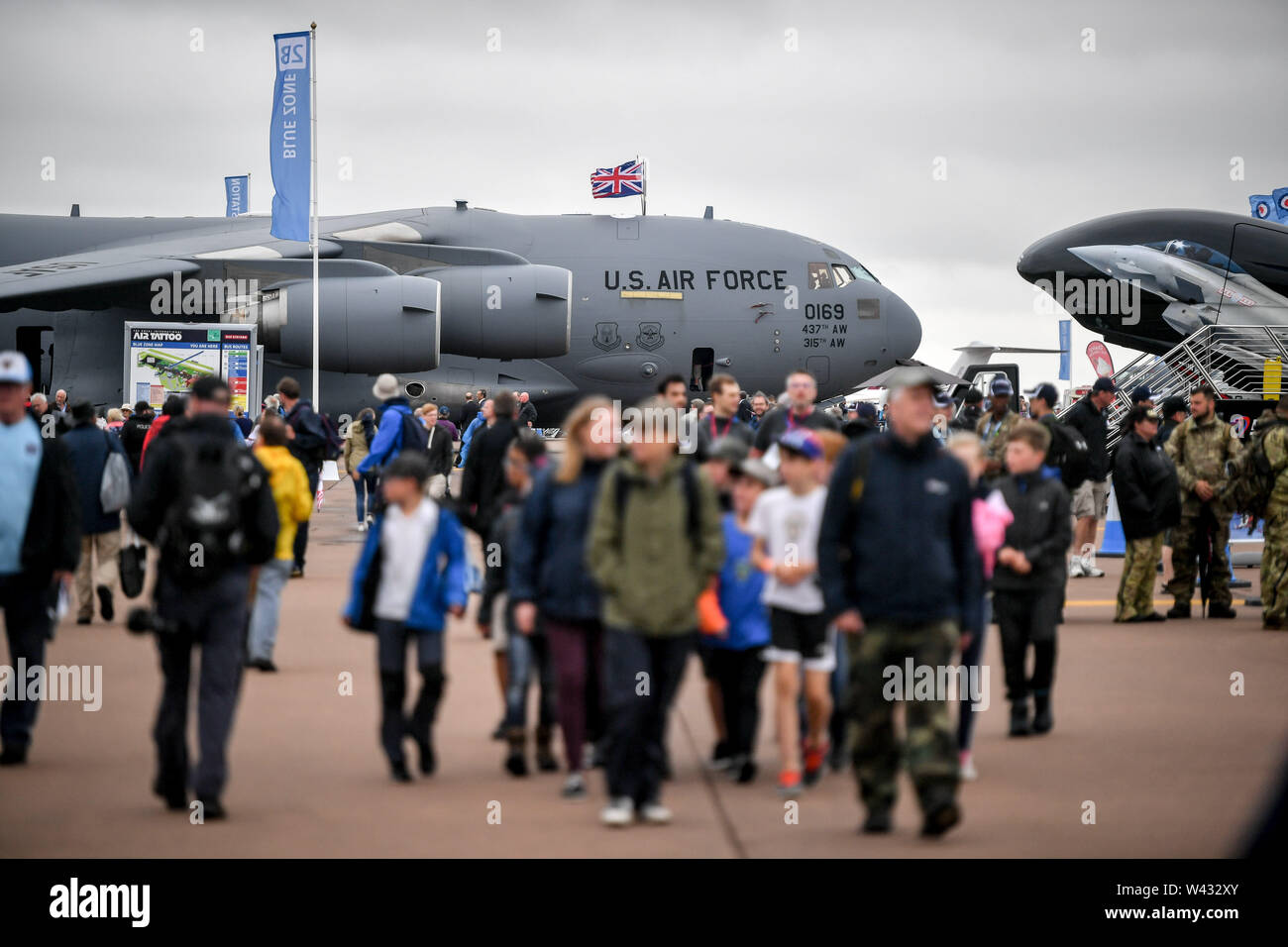 Static aircraft displays hi-res stock photography and images - Alamy