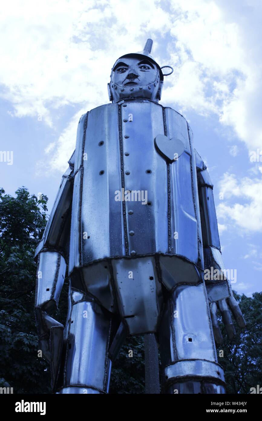 The Wizard of Oz Tin Man statue at Oz Park in Chicago, Illinois Stock ...