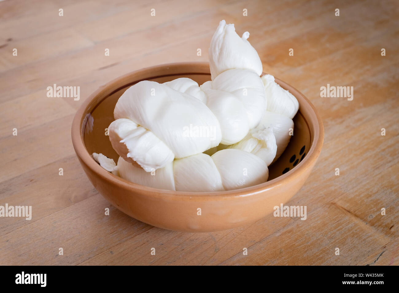 Cow's milk mozzarella cheese handmade in Puglia, Italy Stock Photo - Alamy