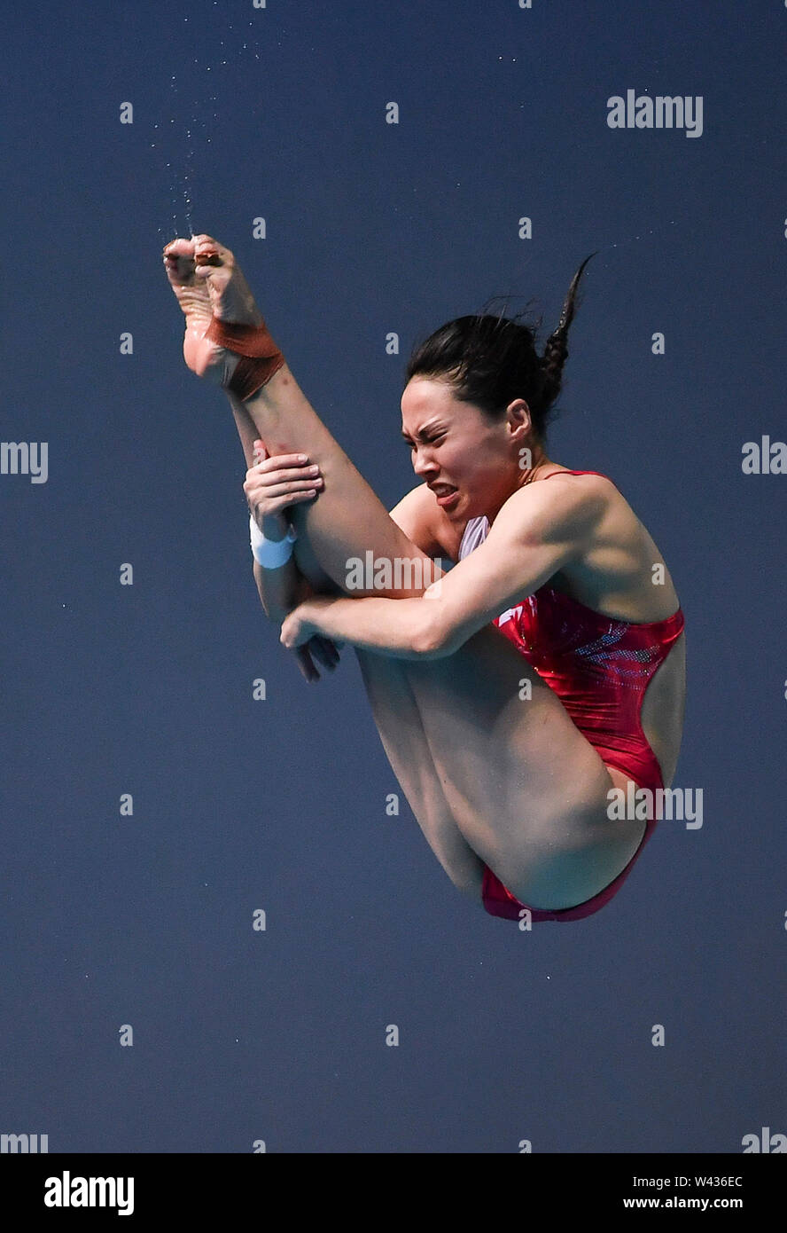 (190719) -- GWANGJU, July 19, 2019 (Xinhua) -- Wang Han of China ...