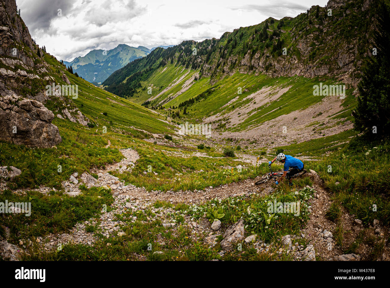 Valley v shaped valley hi-res stock photography and images - Alamy