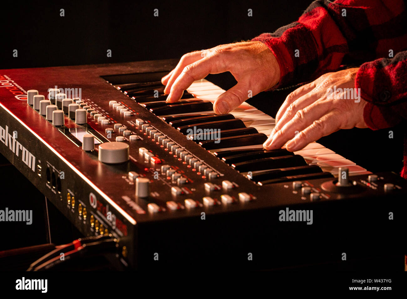 Closeup of male hands playing a modern synthesizer keyboard Stock Photo ...