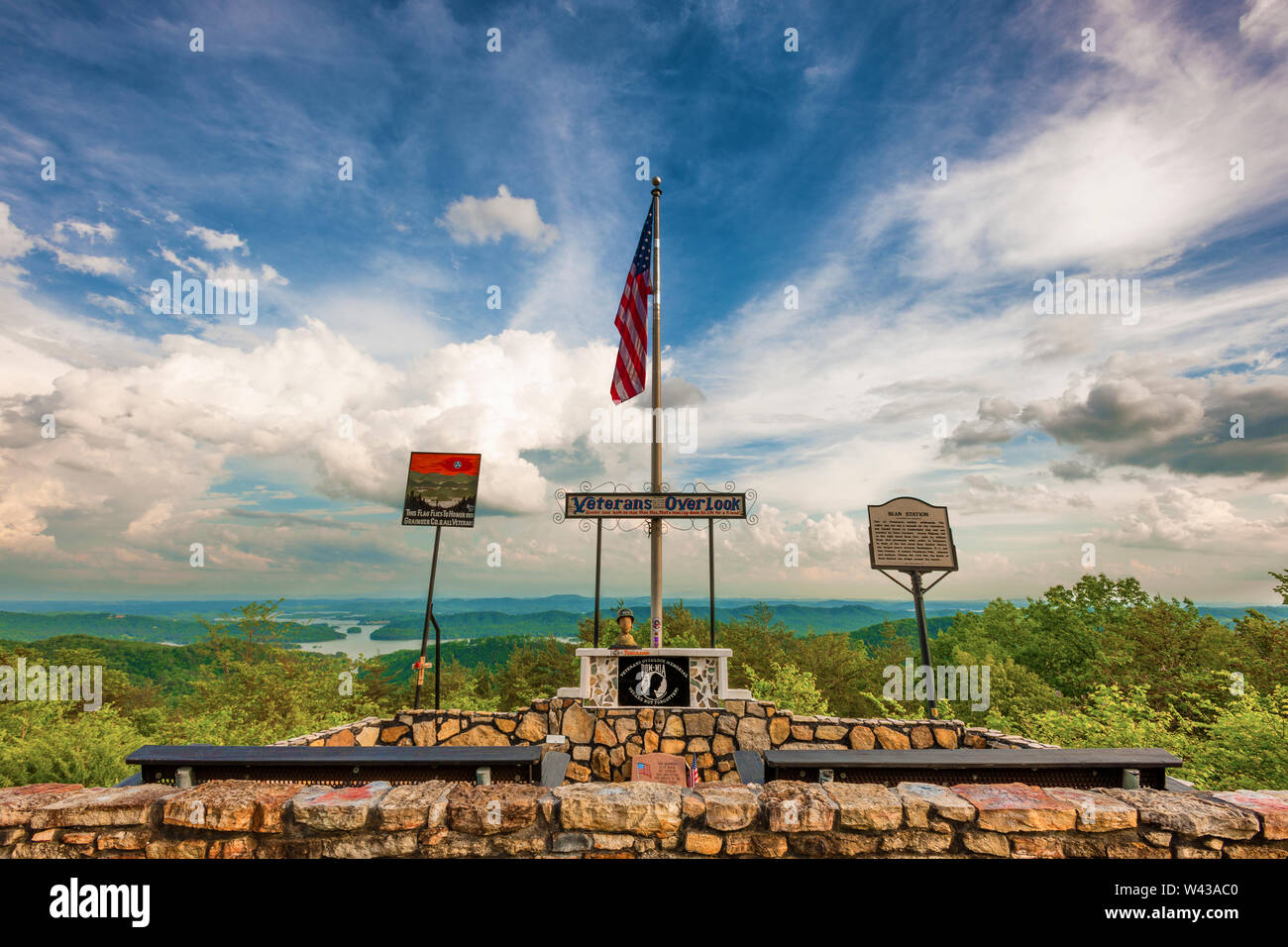 Veterans memorial scenic overlook hi-res stock photography and images ...