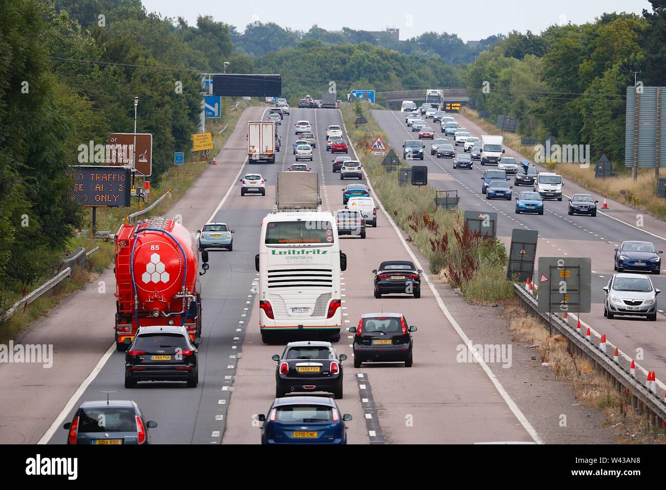 Ashford, Kent, UK. 19 Jul, 2019. Traffic on the M20 motorway heading ...