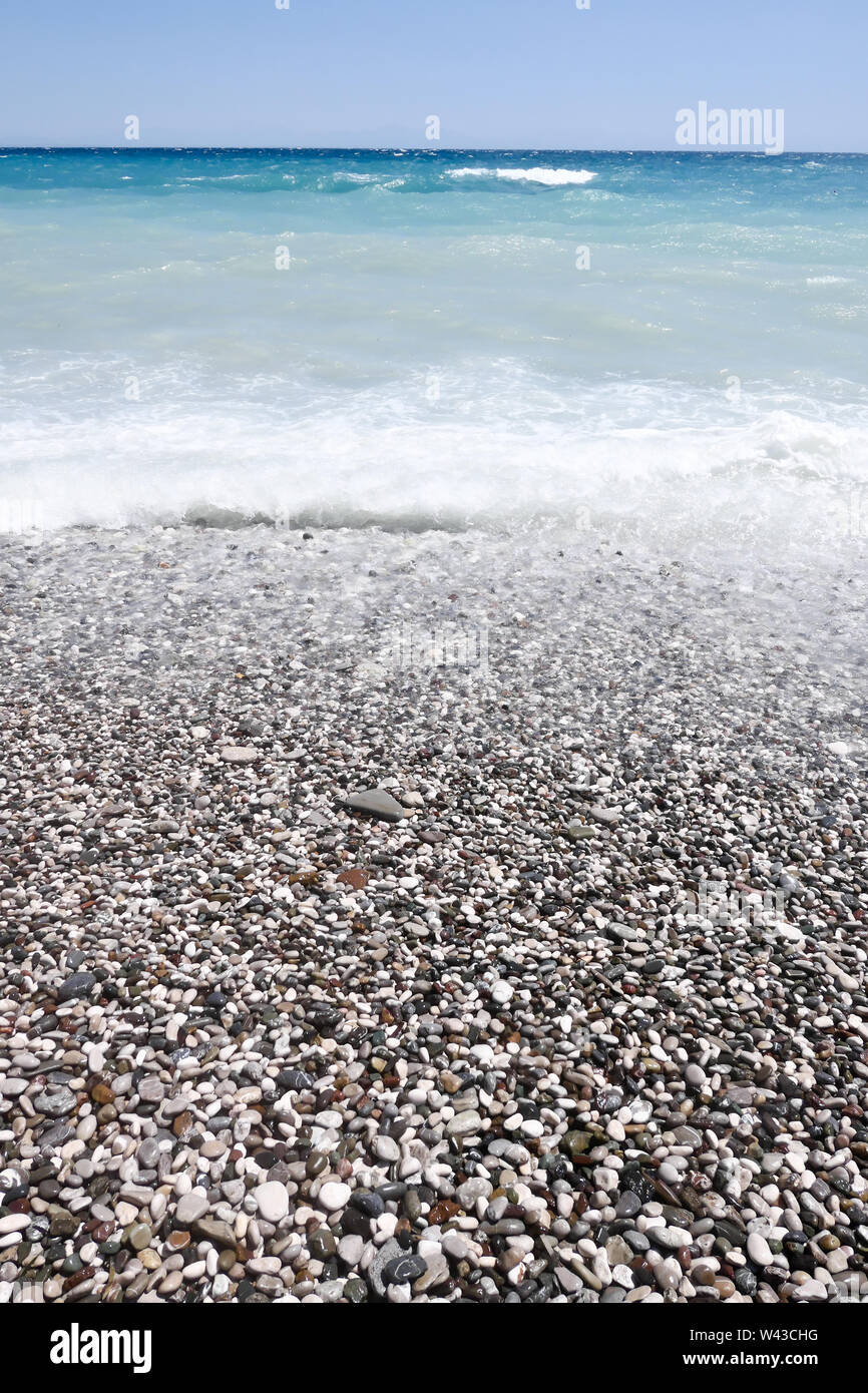 Pebble beach and beautiful sea Stock Photo - Alamy