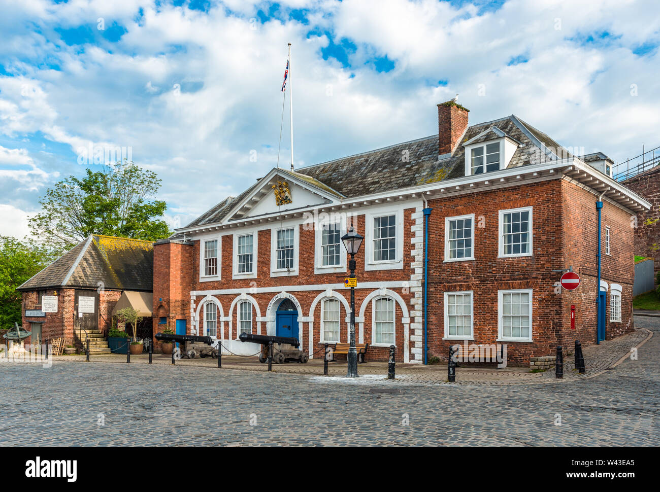 Customs house on the quay front hi-res stock photography and images - Alamy