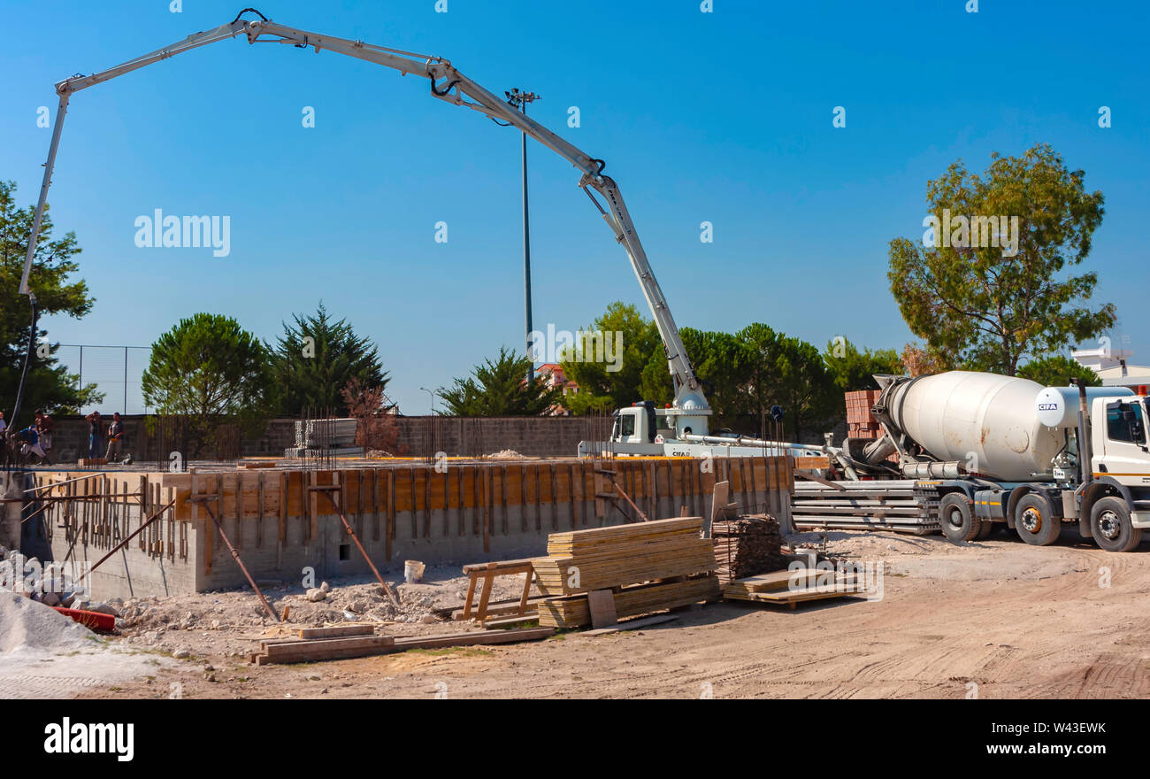 Concrete mixer with pumps for concrete casting for the construction of ...
