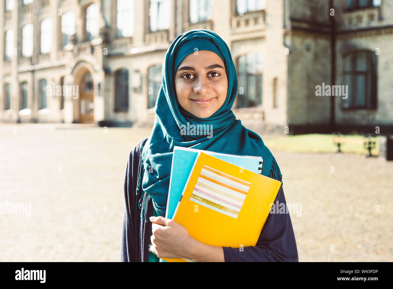 Female in hijab hi-res stock photography and images - Alamy