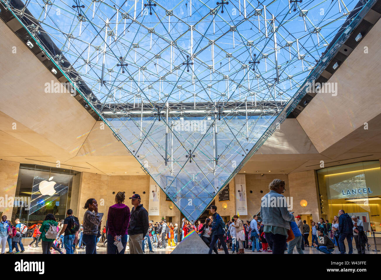 Glass pyramid roof ceiling hi-res stock photography and images - Alamy