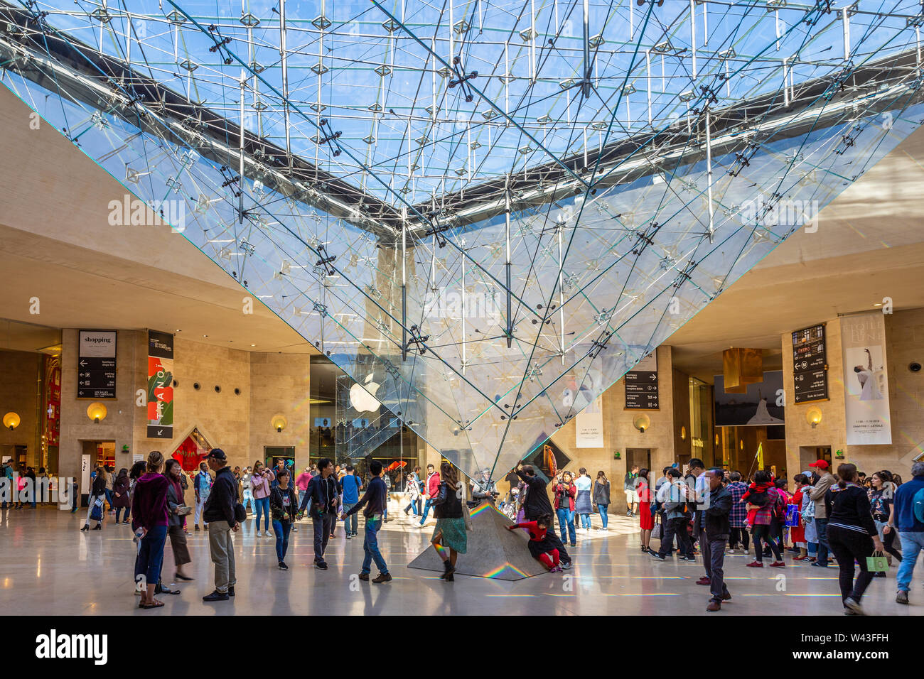 Glass pyramid roof ceiling hi-res stock photography and images - Alamy