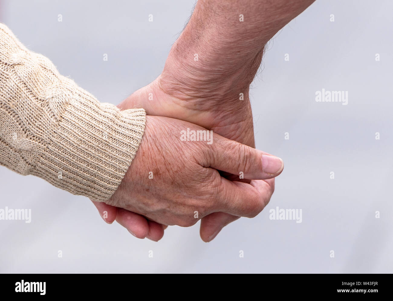 Elderly hand wedding ring hi-res stock photography and images - Alamy