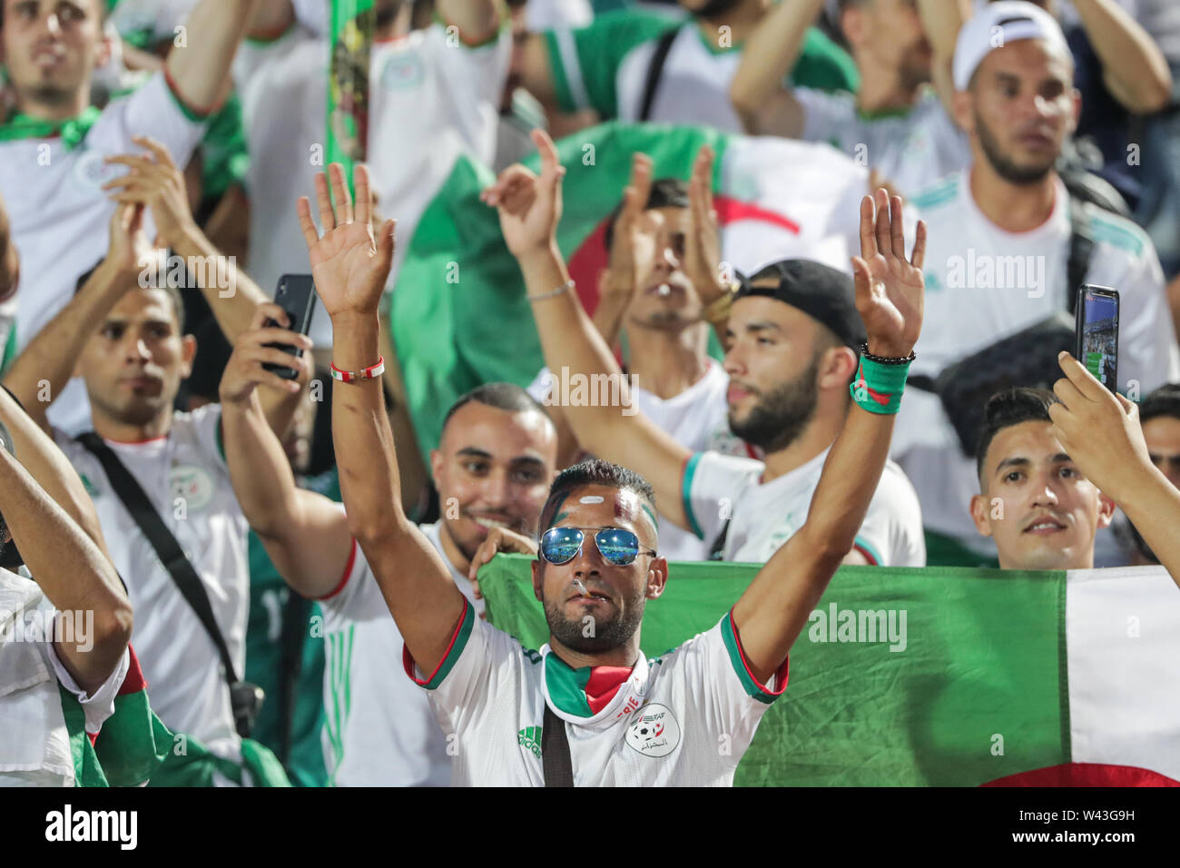 Algeria fans in stands hi-res stock photography and images - Alamy