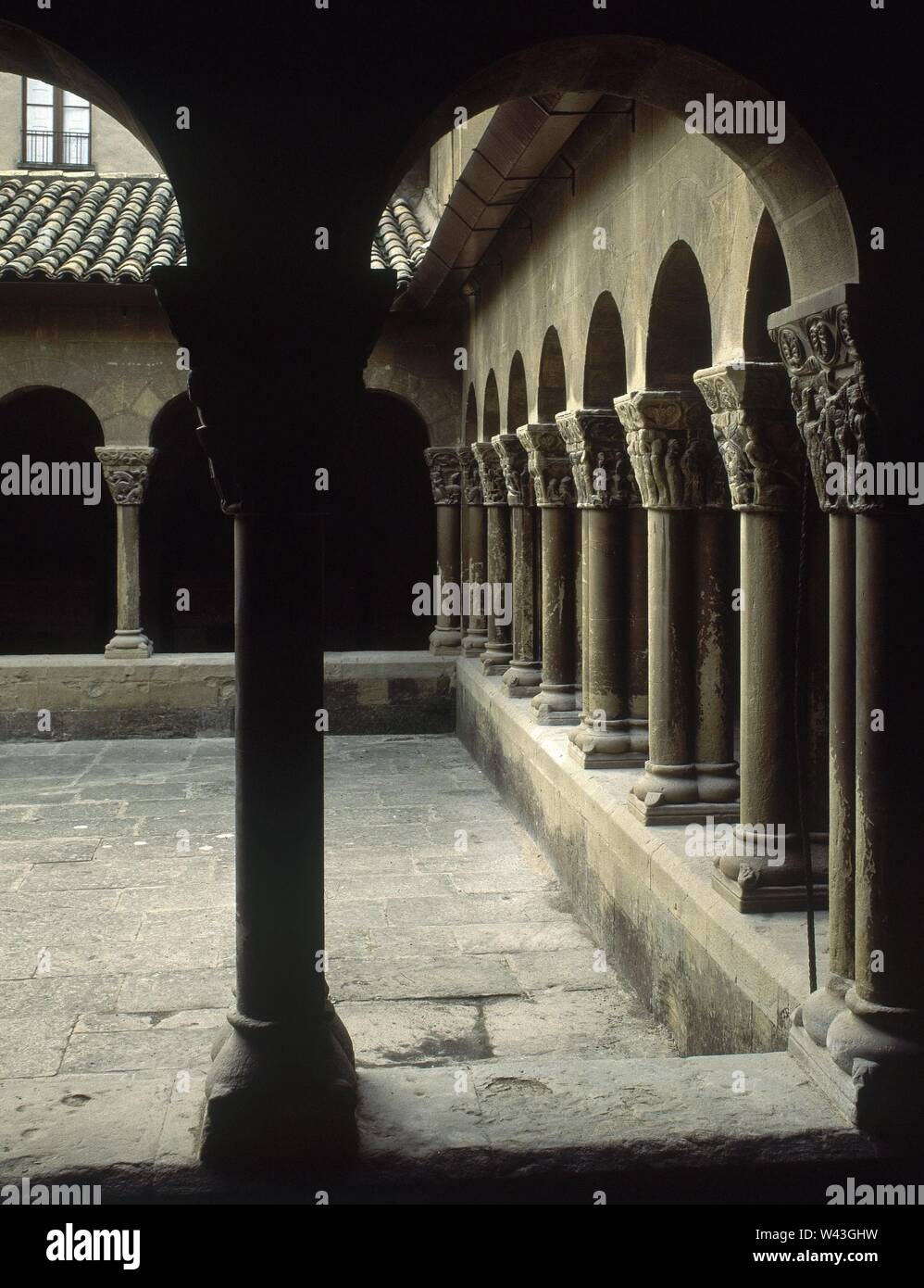 CLAUSTRO ROMANICO S XII. Location: MONASTERIO DE SAN PEDRO EL VIEJO ...