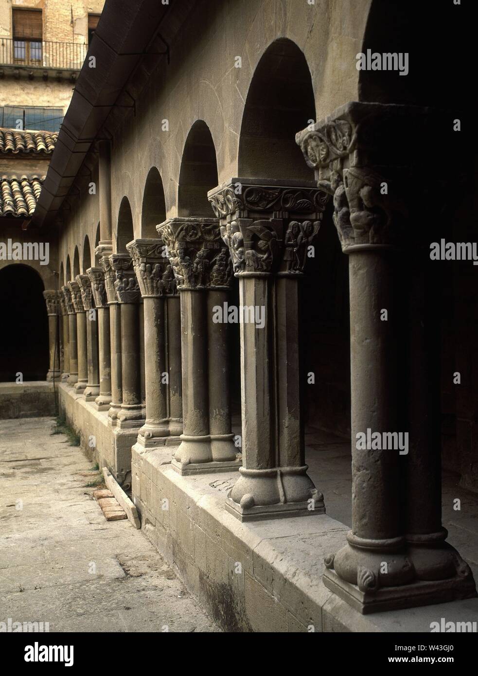 CLAUSTRO ROMANICO S XII. Location: MONASTERIO DE SAN PEDRO EL VIEJO ...