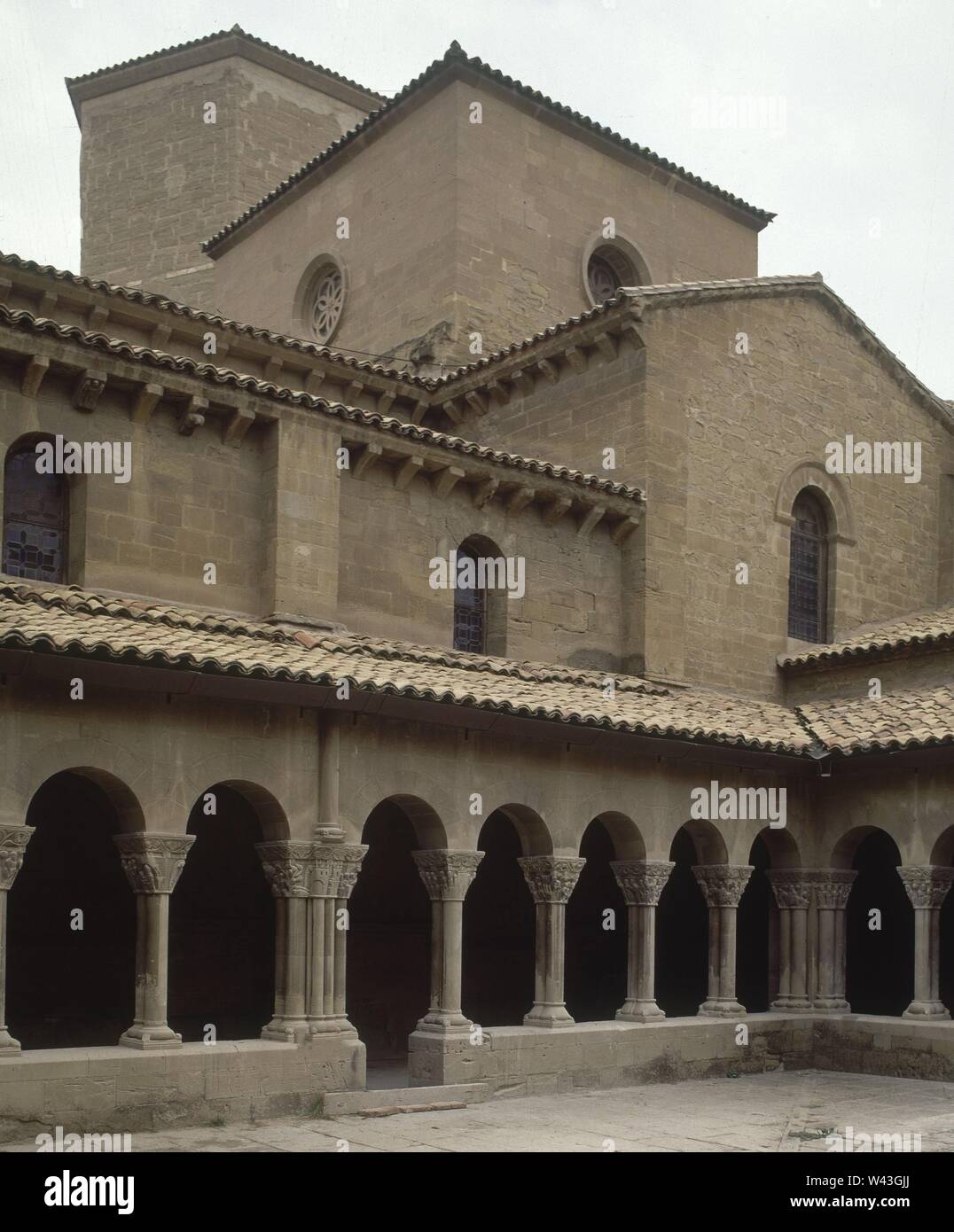 CLAUSTRO ROMANICO - SIGLO XII. Location: MONASTERIO DE SAN PEDRO EL ...