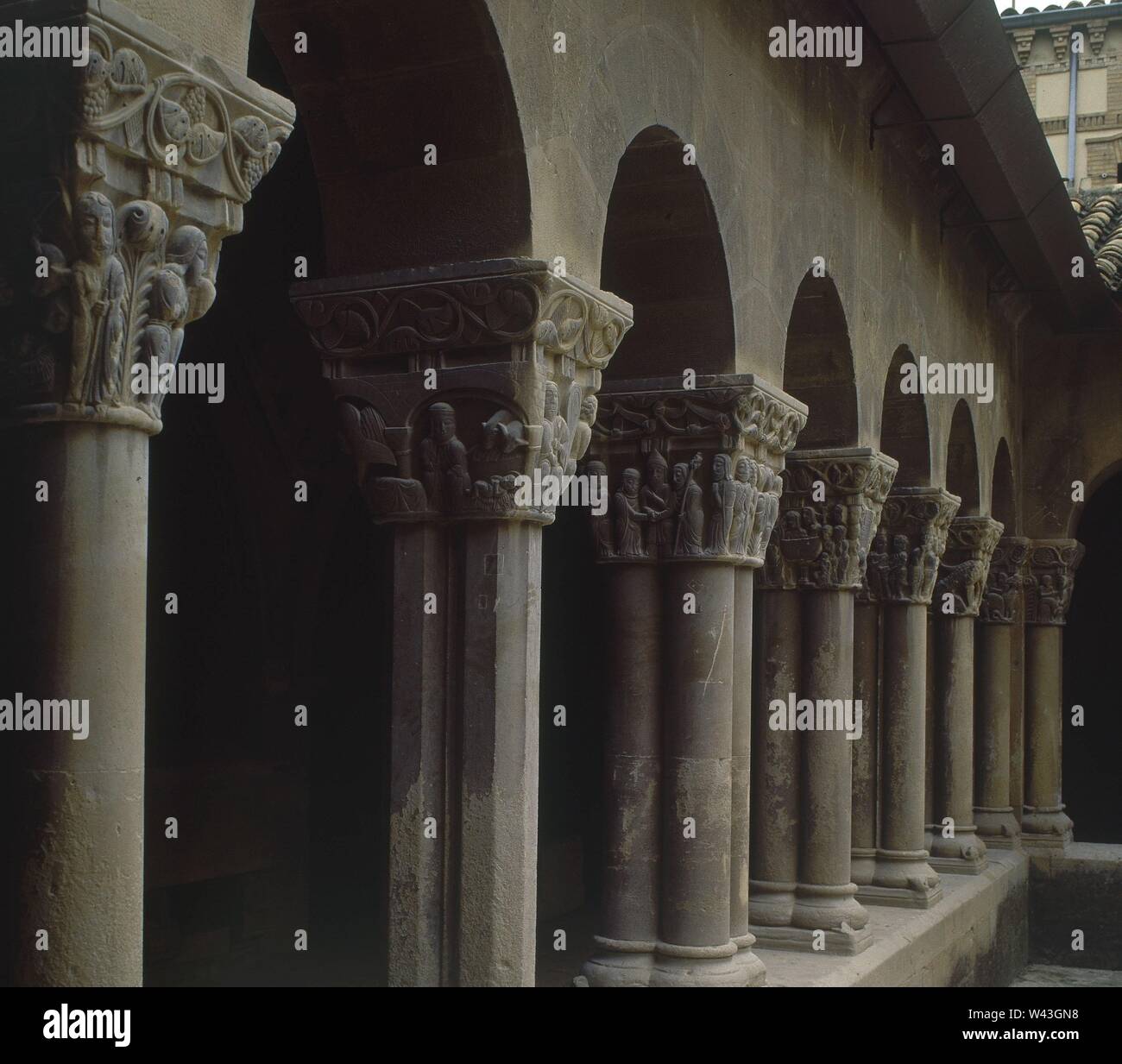 CLAUSTRO ROMANICO DEL MONASTERIO DE SAN PEDRO EL VIEJO - SIGLO XII ...