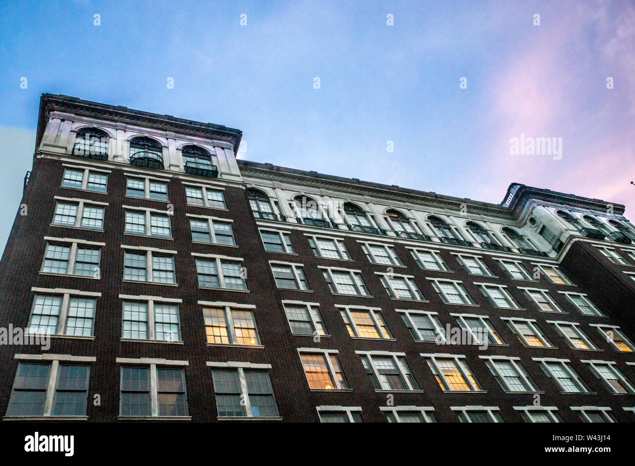 Old brick apartment buildings hi-res stock photography and images - Alamy