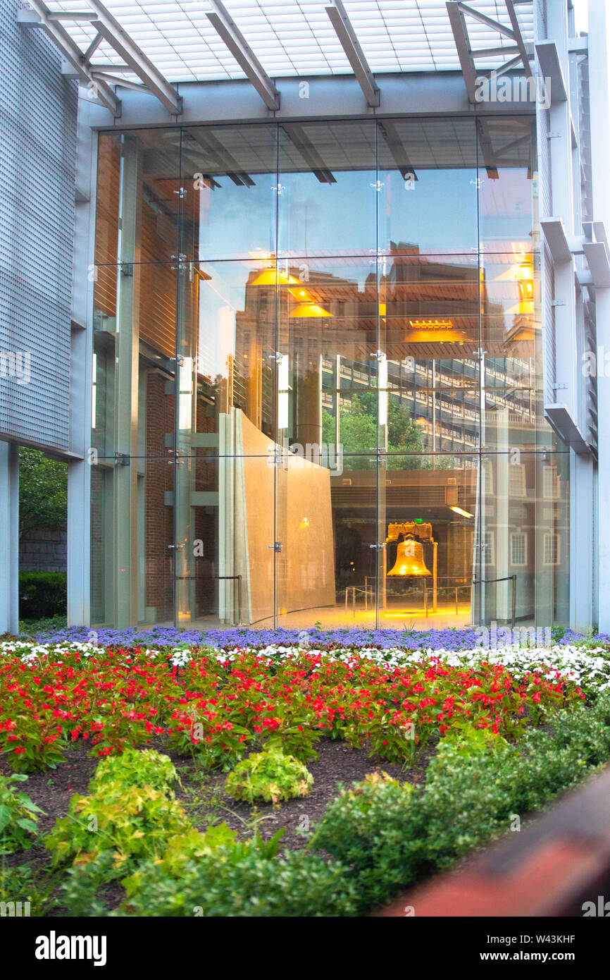 Liberty bell museum hi-res stock photography and images - Alamy