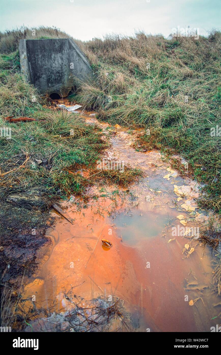 Pollution river outfall hi-res stock photography and images - Alamy