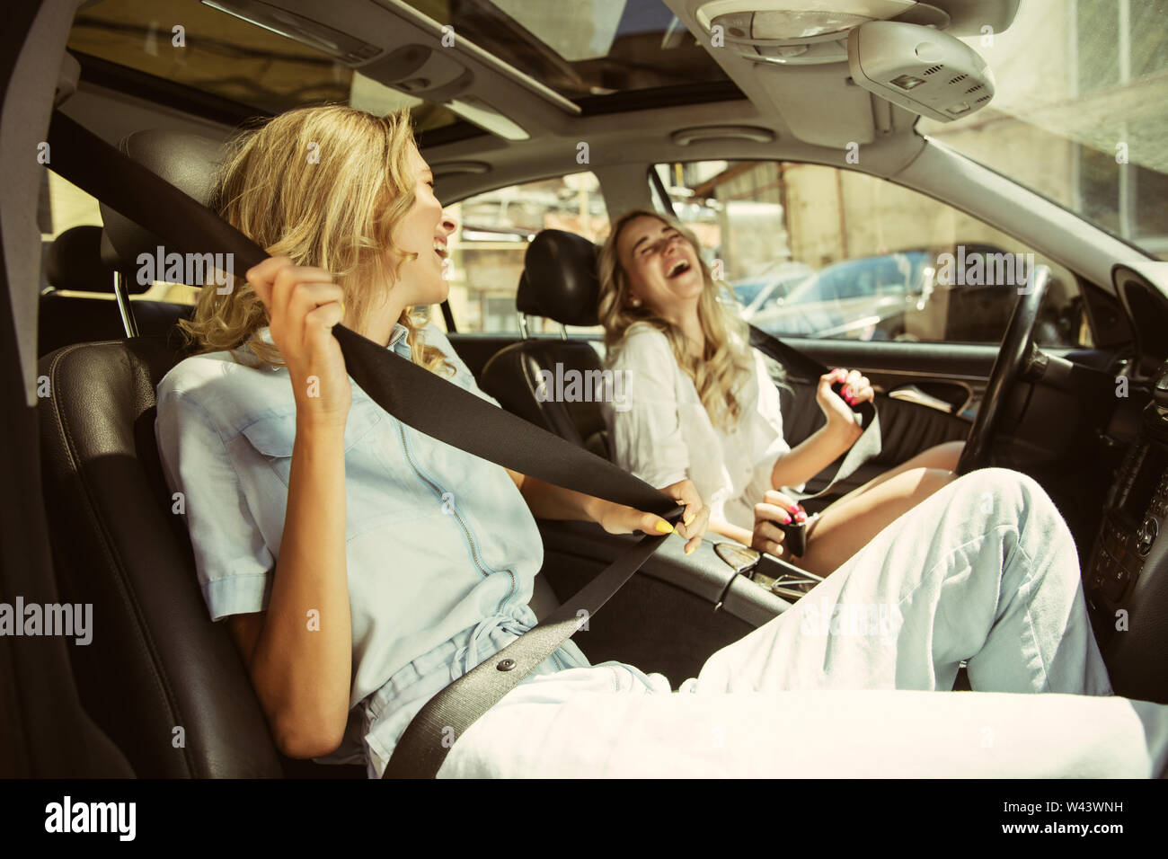 Lgbt women vacation hi-res stock photography and images - Alamy