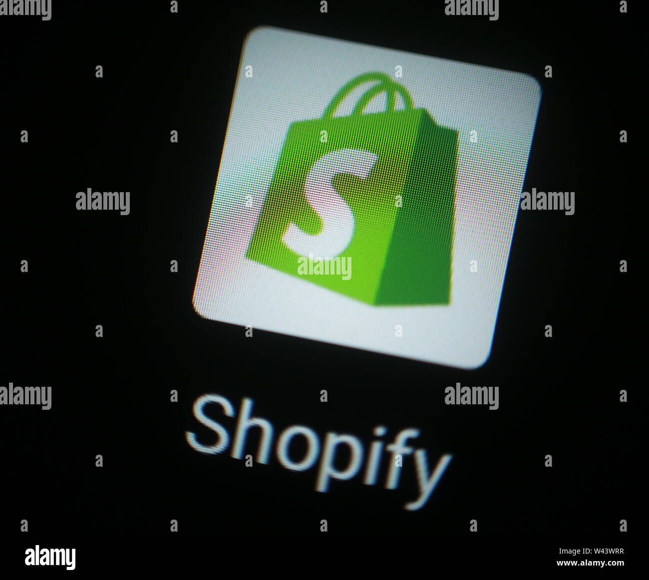 Shopify screen hi-res stock photography and images - Alamy