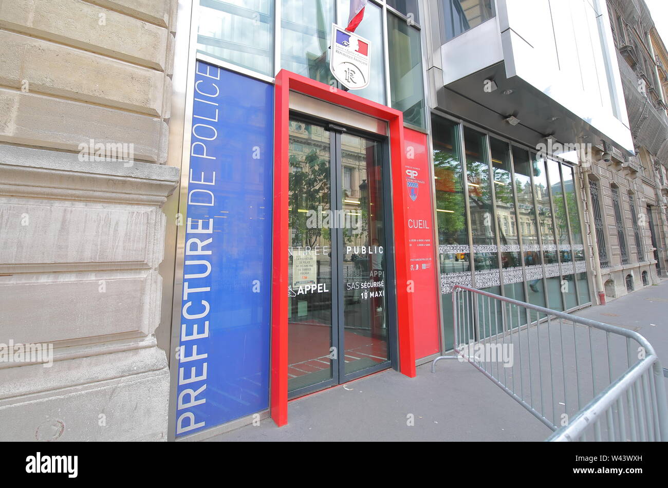 Police office paris hi-res stock photography and images - Alamy