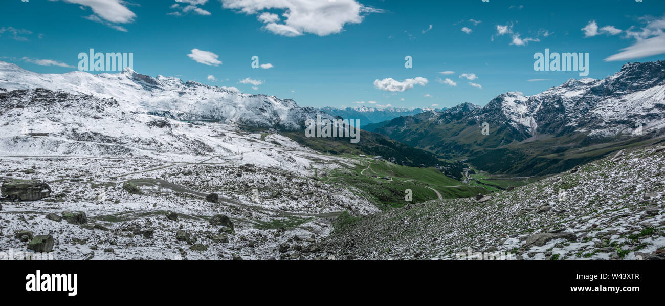 Panoramic view of valley Valle d'Aosta with beautiful mountains ...