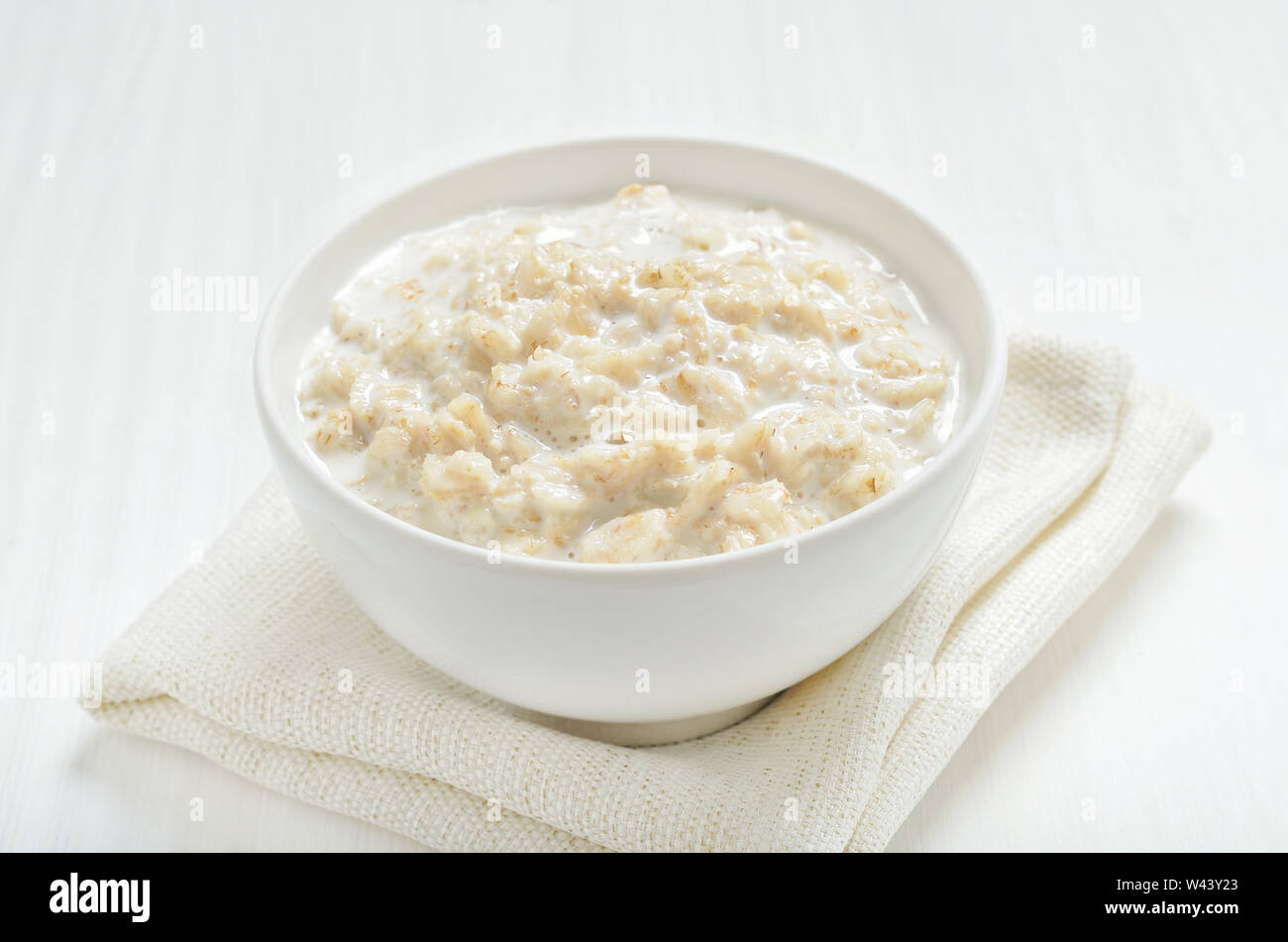 Oatmeal porridge in white bowl, close up view Stock Photo - Alamy