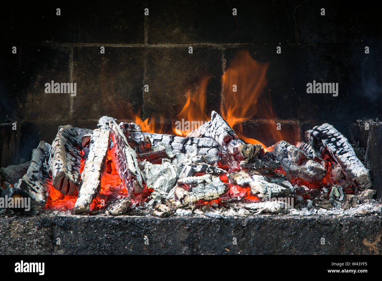 Brick barbecue hi-res stock photography and images - Alamy