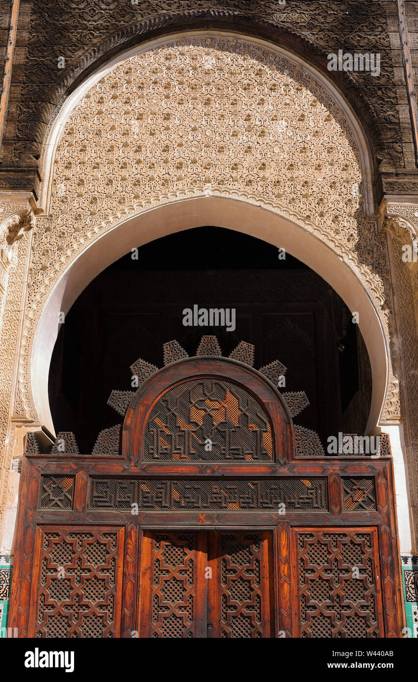 Arabesque window hi-res stock photography and images - Alamy