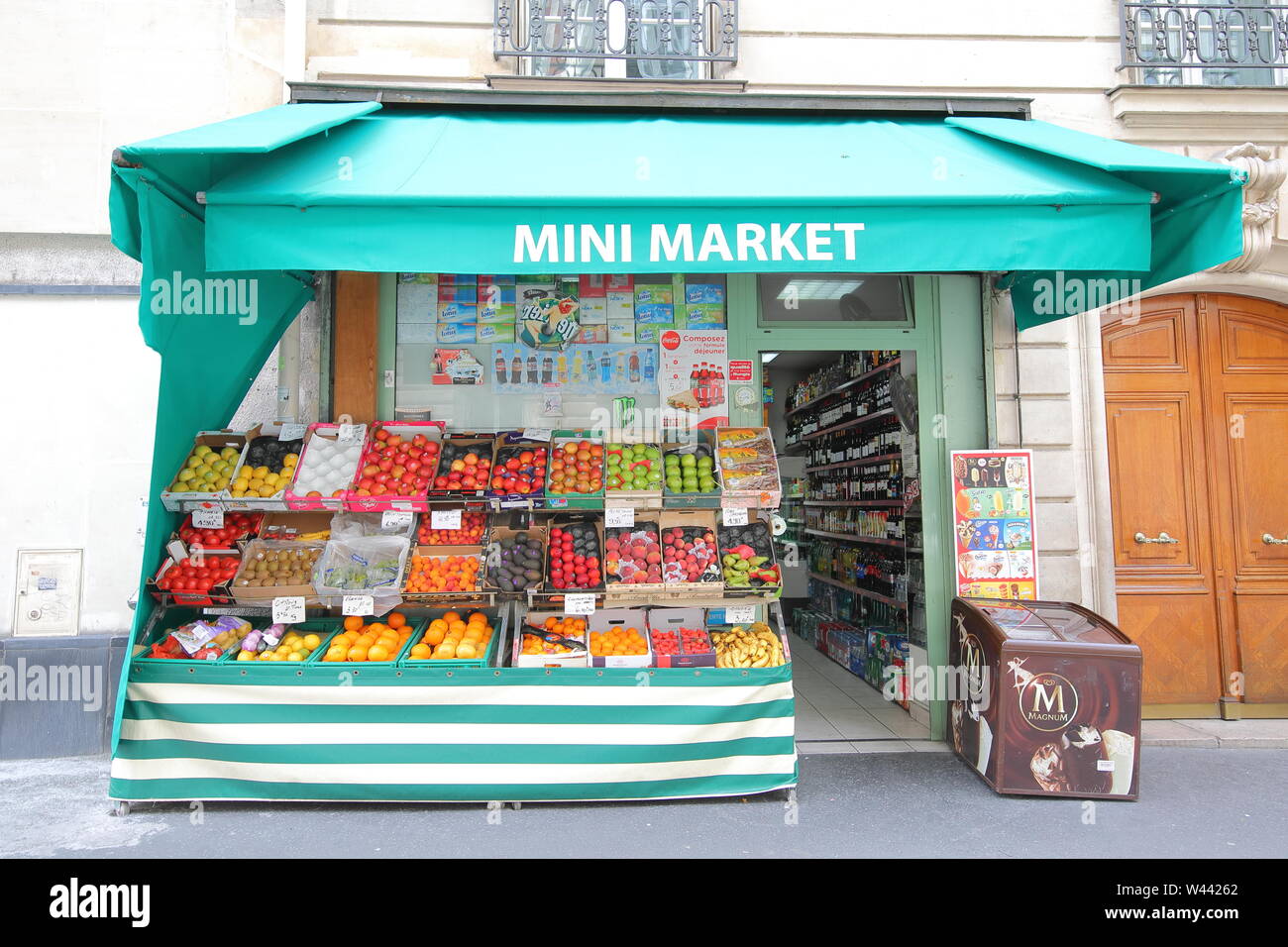 Mini grocery shop Paris France Stock Photo - Alamy